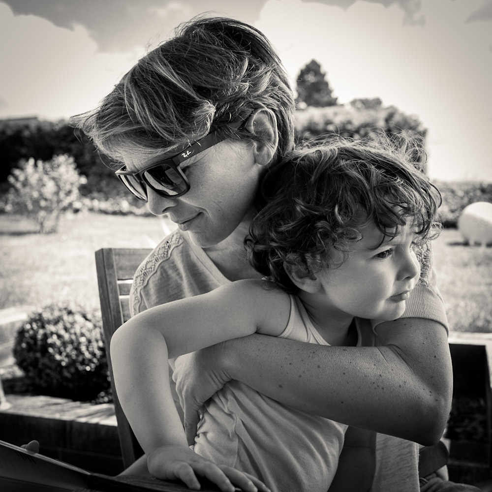 Une mère et son fils - Photo noir et blanc - Forumdephotos.com